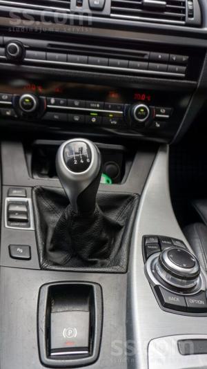 Grey BMW 530 2010 in Riga, with an engine capacity of 3.00 L and mileage of 261 thousand km for 6990 €, photo 16 on AUTOMOTO.COM.LV