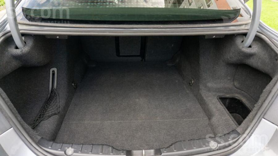 Grey BMW 530 2010 in Riga, with an engine capacity of 3.00 L and mileage of 261 thousand km for 6990 €, photo 28 on AUTOMOTO.COM.LV