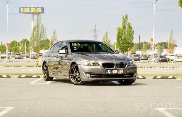 Grey BMW 530 2010 in Riga, with an engine capacity of 3.00 L and mileage of 261 thousand km for 6190 €, photo 3 on AUTOMOTO.COM.LV