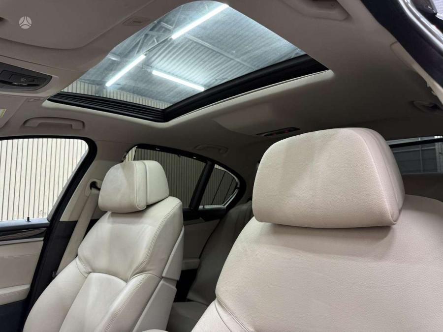 Grey BMW 530 2010 in Marijampole, with an engine capacity of 2.99 L and mileage of 270 thousand km for 10900 €, photo 4 on AUTOMOTO.COM.LV