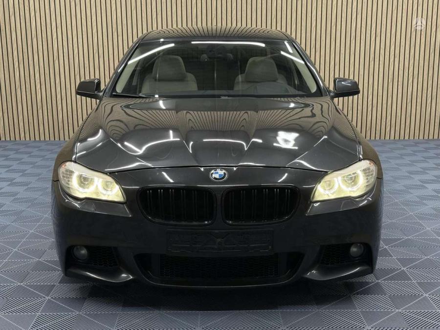 Grey BMW 530 2010 in Marijampole, with an engine capacity of 2.99 L and mileage of 270 thousand km for 10900 €, photo 5 on AUTOMOTO.COM.LV