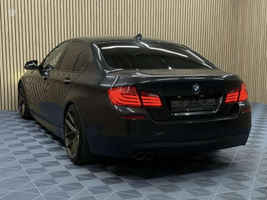Grey BMW 530 2010 in Marijampole, with an engine capacity of 2.99 L and mileage of 270 thousand km for 10900 €, photo 7 on AUTOMOTO.COM.LV