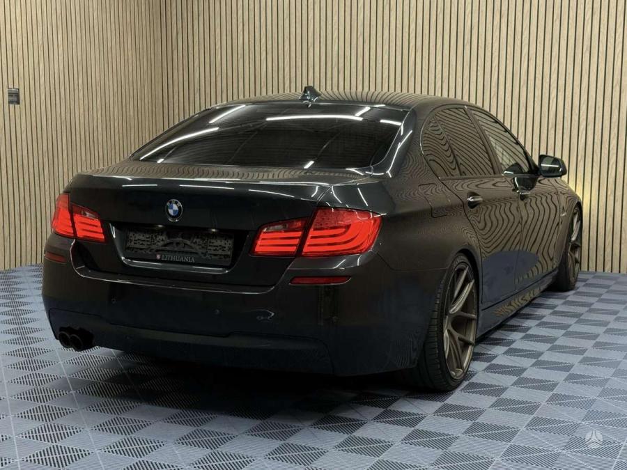 Grey BMW 530 2010 in Marijampole, with an engine capacity of 2.99 L and mileage of 270 thousand km for 10900 €, photo 9 on AUTOMOTO.COM.LV