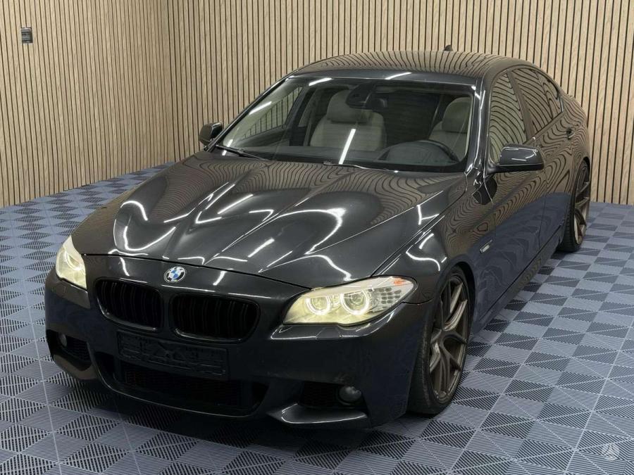 Grey BMW 530 2010 in Marijampole, with an engine capacity of 2.99 L and mileage of 270 thousand km for 10900 €, photo 11 on AUTOMOTO.COM.LV