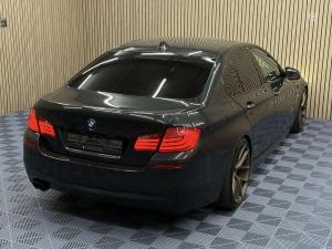 Grey BMW 530 2010 in Marijampole, with an engine capacity of 2.99 L and mileage of 270 thousand km for 10900 €, photo 13 on AUTOMOTO.COM.LV