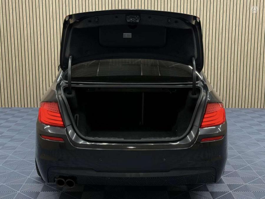Grey BMW 530 2010 in Marijampole, with an engine capacity of 2.99 L and mileage of 270 thousand km for 10900 €, photo 15 on AUTOMOTO.COM.LV