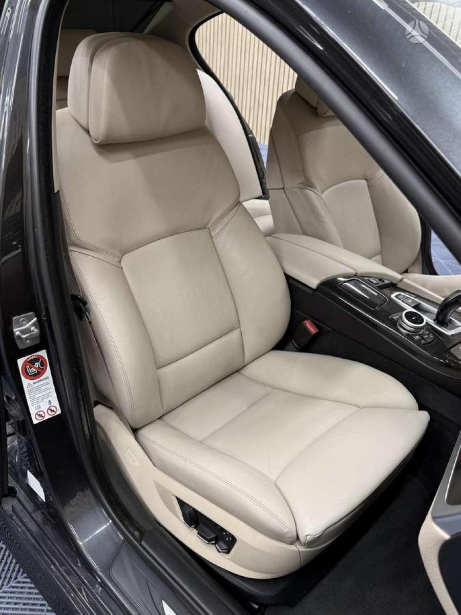 Grey BMW 530 2010 in Marijampole, with an engine capacity of 2.99 L and mileage of 270 thousand km for 10900 €, photo 16 on AUTOMOTO.COM.LV