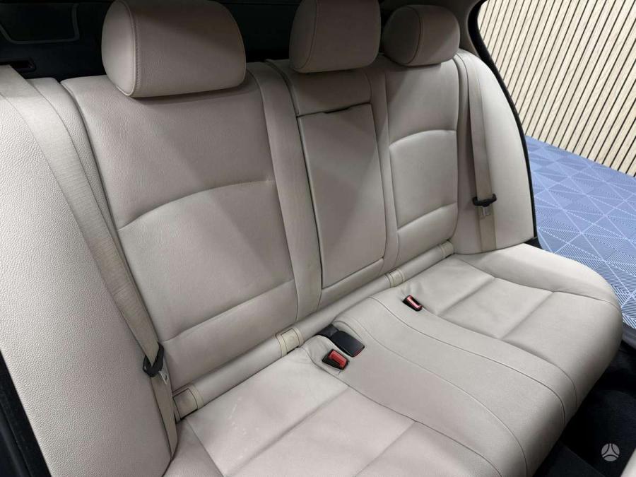 Grey BMW 530 2010 in Marijampole, with an engine capacity of 2.99 L and mileage of 270 thousand km for 10900 €, photo 17 on AUTOMOTO.COM.LV