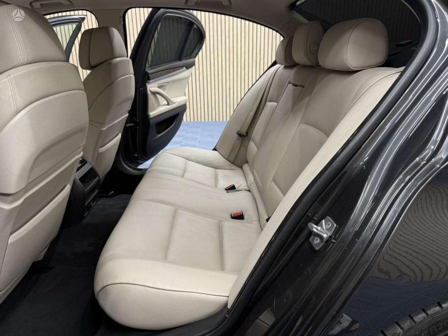 Grey BMW 530 2010 in Marijampole, with an engine capacity of 2.99 L and mileage of 270 thousand km for 10900 €, photo 18 on AUTOMOTO.COM.LV