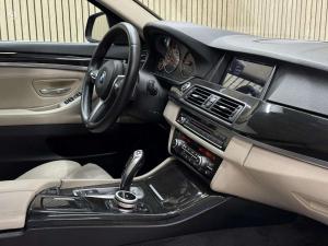 Grey BMW 530 2010 in Marijampole, with an engine capacity of 2.99 L and mileage of 270 thousand km for 10900 €, photo 20 on AUTOMOTO.COM.LV