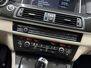 Grey BMW 530 2010 in Marijampole, with an engine capacity of 2.99 L and mileage of 270 thousand km for 10900 €, photo 30 on AUTOMOTO.COM.LV