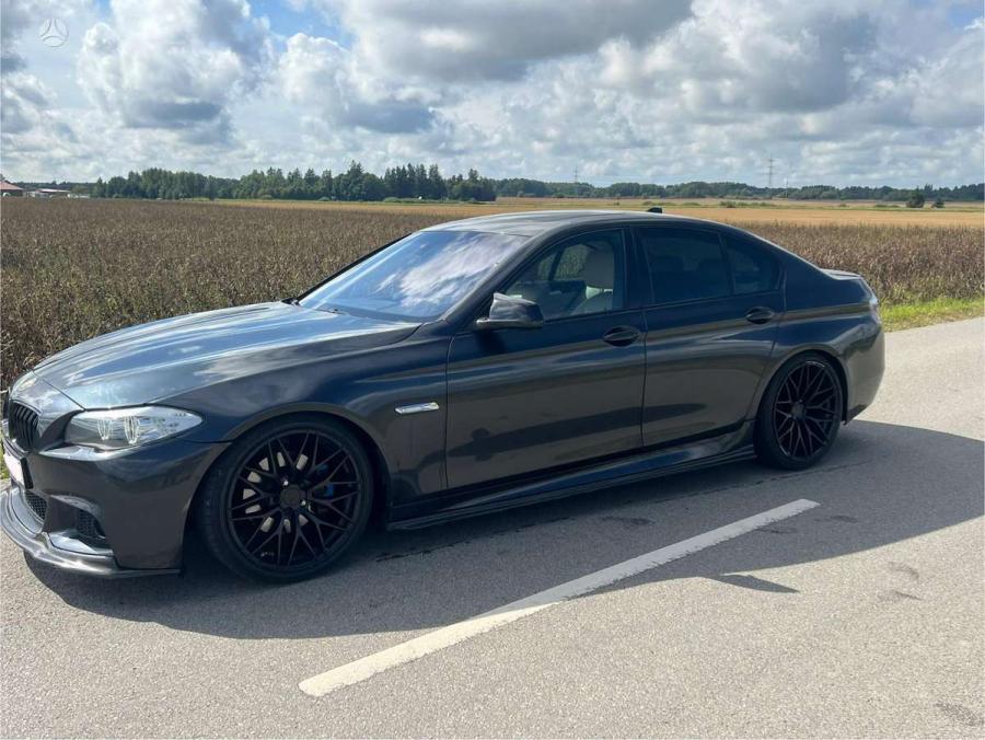 Grey BMW 530 2010 in Gargzdai, with an engine capacity of 3.00 L and mileage of 203 thousand km for 5005 €, photo 1 on AUTOMOTO.COM.LV