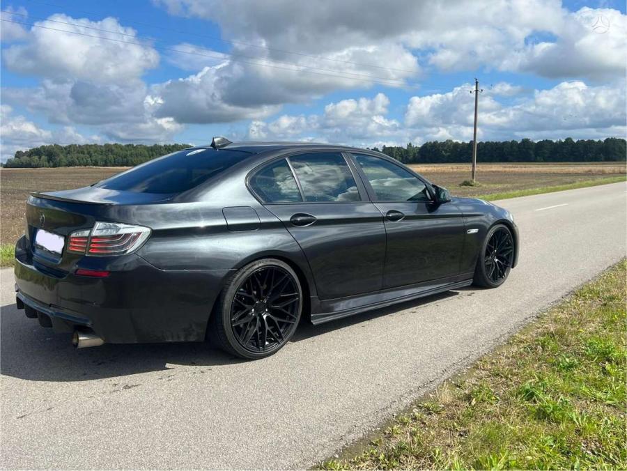 Grey BMW 530 2010 in Gargzdai, with an engine capacity of 3.00 L and mileage of 203 thousand km for 5005 €, photo 5 on AUTOMOTO.COM.LV