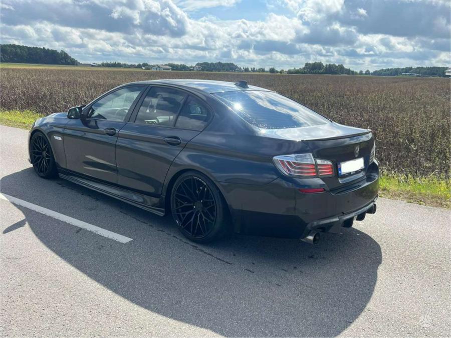 Grey BMW 530 2010 in Gargzdai, with an engine capacity of 3.00 L and mileage of 203 thousand km for 5005 €, photo 7 on AUTOMOTO.COM.LV