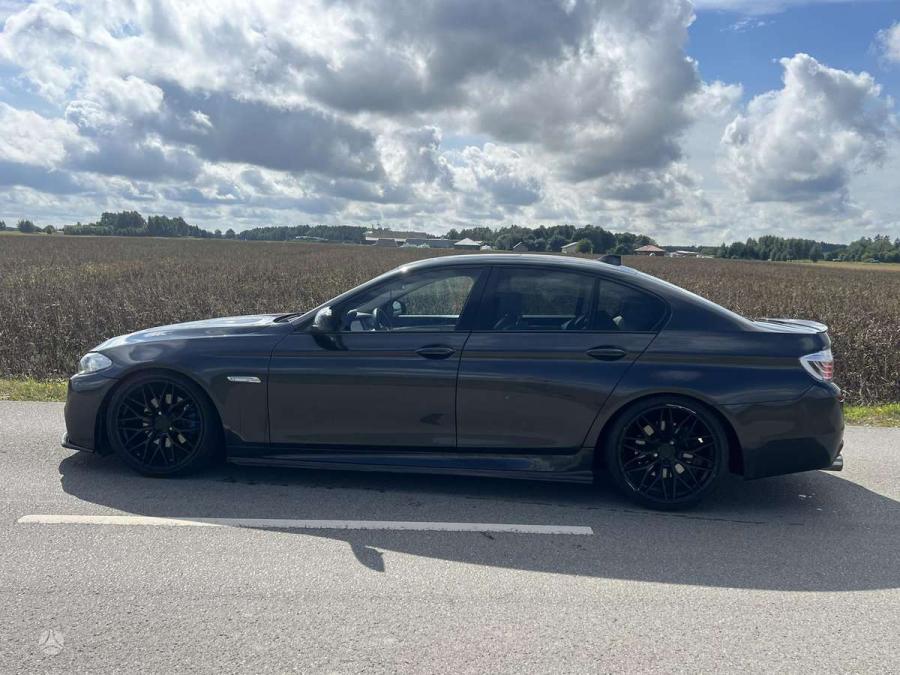 Grey BMW 530 2010 in Gargzdai, with an engine capacity of 3.00 L and mileage of 203 thousand km for 5005 €, photo 8 on AUTOMOTO.COM.LV