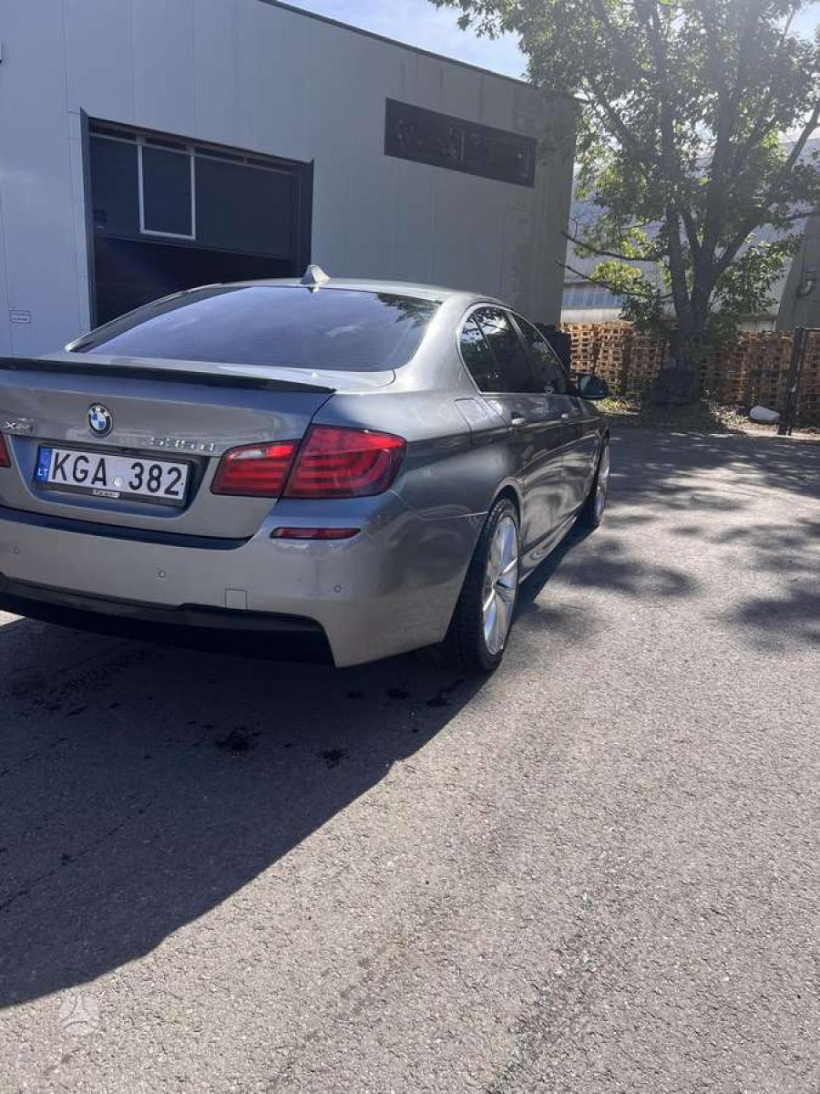 Grey BMW 530 2010 in Kaunas, with an engine capacity of 2.99 L and mileage of 423 thousand km for 10000 €, photo 4 on AUTOMOTO.COM.LV
