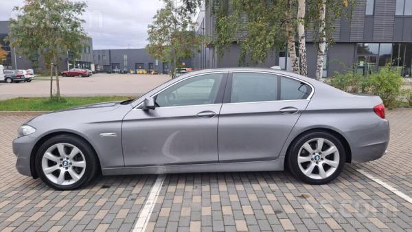 Grey BMW 530 2010 in Riga, with an engine capacity of 3.00 L and mileage of 335 thousand km for 9500 €, photo 4 on AUTOMOTO.COM.LV