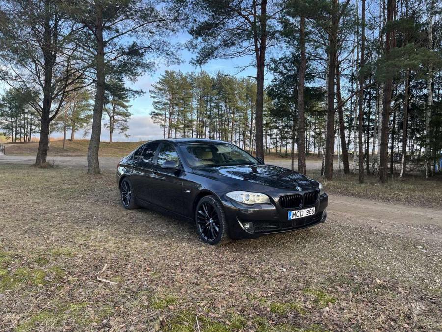 Grey BMW 530 2011 in Gargzdai, with an engine capacity of 2.99 L and mileage of 228 thousand km for 8700 €, photo 6 on AUTOMOTO.COM.LV