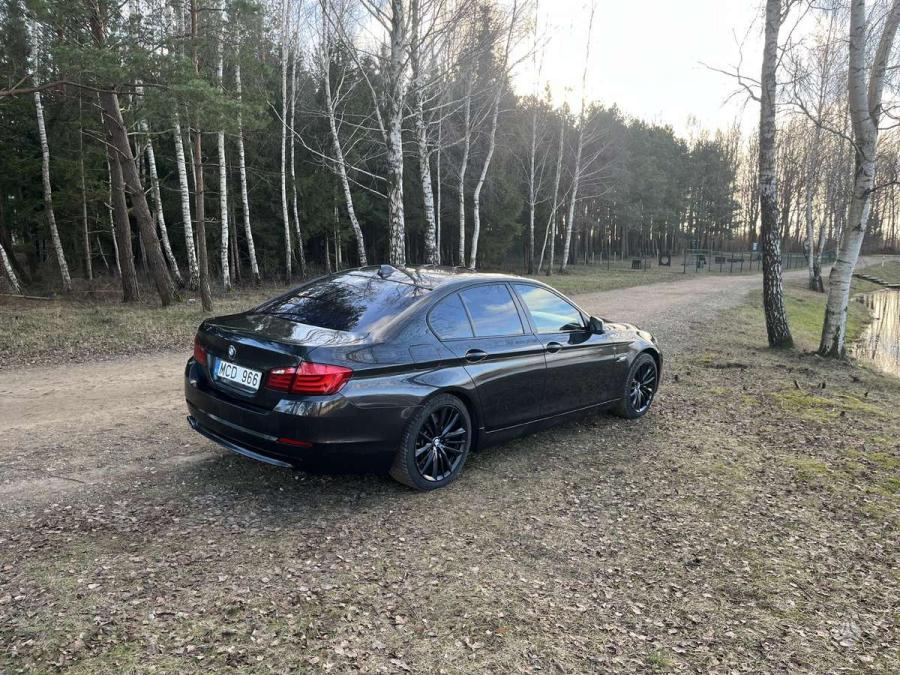 Grey BMW 530 2011 in Gargzdai, with an engine capacity of 2.99 L and mileage of 228 thousand km for 8700 €, photo 7 on AUTOMOTO.COM.LV