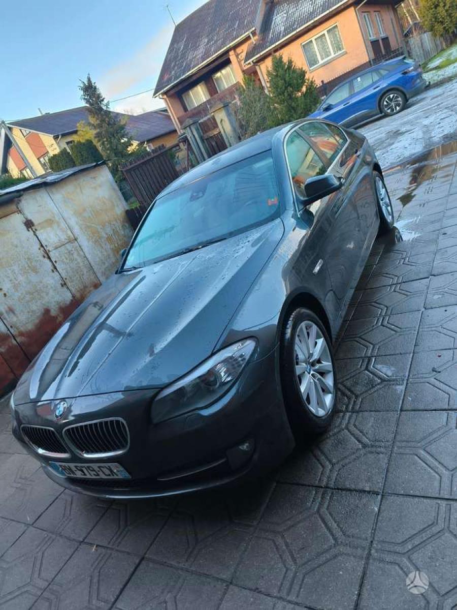 Grey BMW 530 2011 in Panevezys, with an engine capacity of 3.00 L and mileage of 328 thousand km for 7400 €, photo 1 on AUTOMOTO.COM.LV