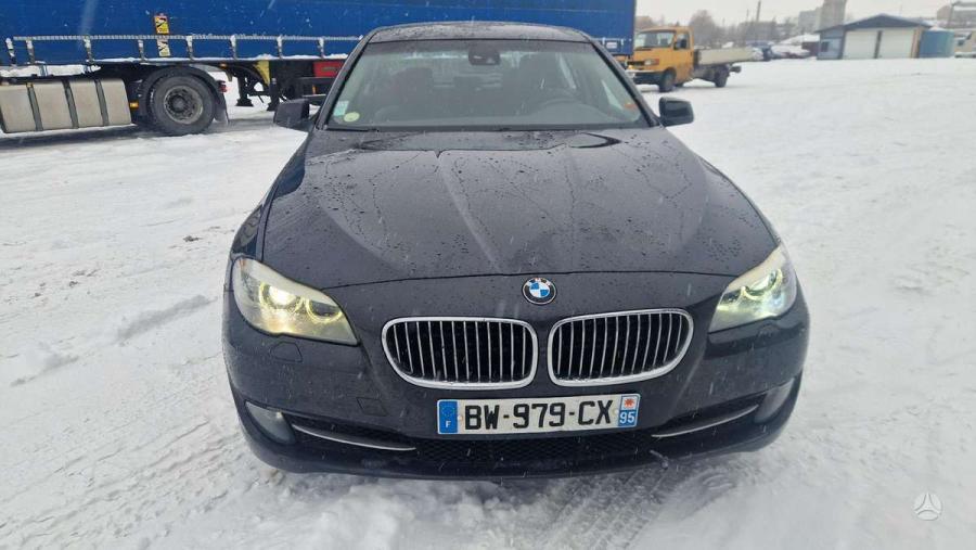 Grey BMW 530 2011 in Panevezys, with an engine capacity of 2.99 L and mileage of 328 thousand km for 7400 €, photo 2 on AUTOMOTO.COM.LV