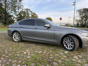 Grey BMW 530 2011 in Riga, with an engine capacity of 3.00 L and mileage of 274 thousand km for 10900 €, photo 3 on AUTOMOTO.COM.LV