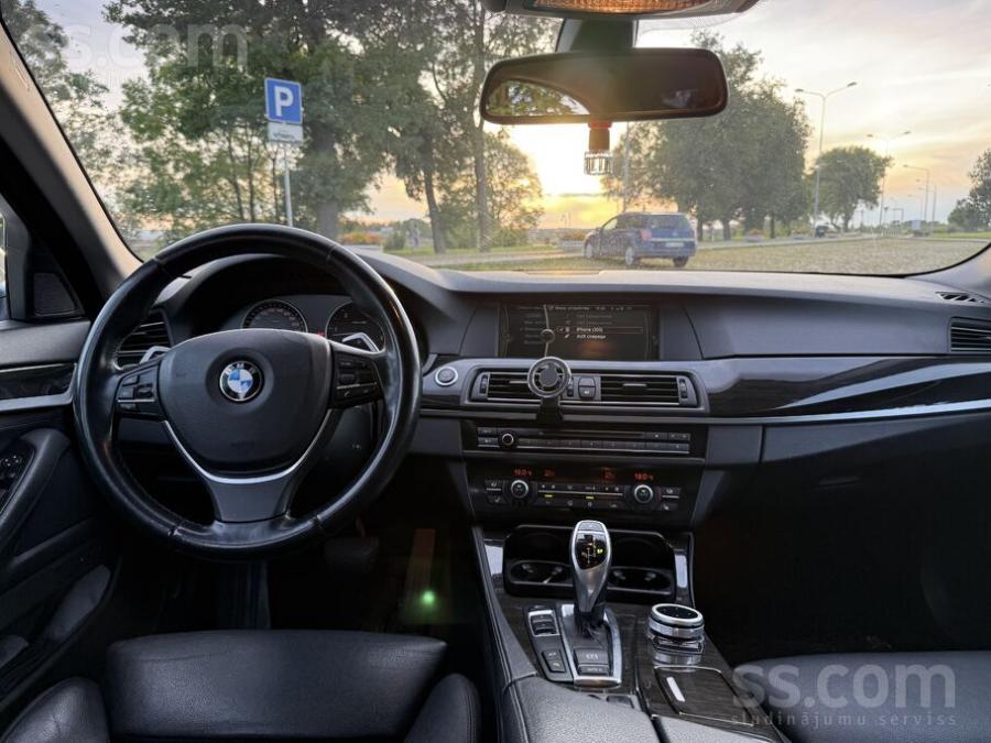 Grey BMW 530 2011 in Riga, with an engine capacity of 3.00 L and mileage of 274 thousand km for 10900 €, photo 8 on AUTOMOTO.COM.LV