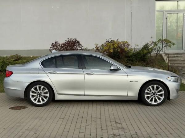 Grey BMW 530 2011 in Riga, with an engine capacity of 3.00 L and mileage of 261 thousand km for 8990 €, photo 4 on AUTOMOTO.COM.LV