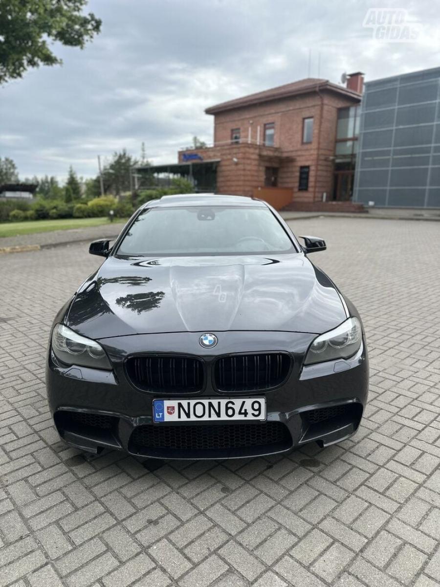 Grey BMW 530 2011 in Marijampole, with an engine capacity of 3.00 L and mileage of 369 thousand km for 12800 €, photo 3 on AUTOMOTO.COM.LV