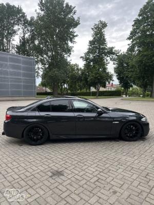 Grey BMW 530 2011 in Marijampole, with an engine capacity of 3.00 L and mileage of 369 thousand km for 12800 €, photo 4 on AUTOMOTO.COM.LV