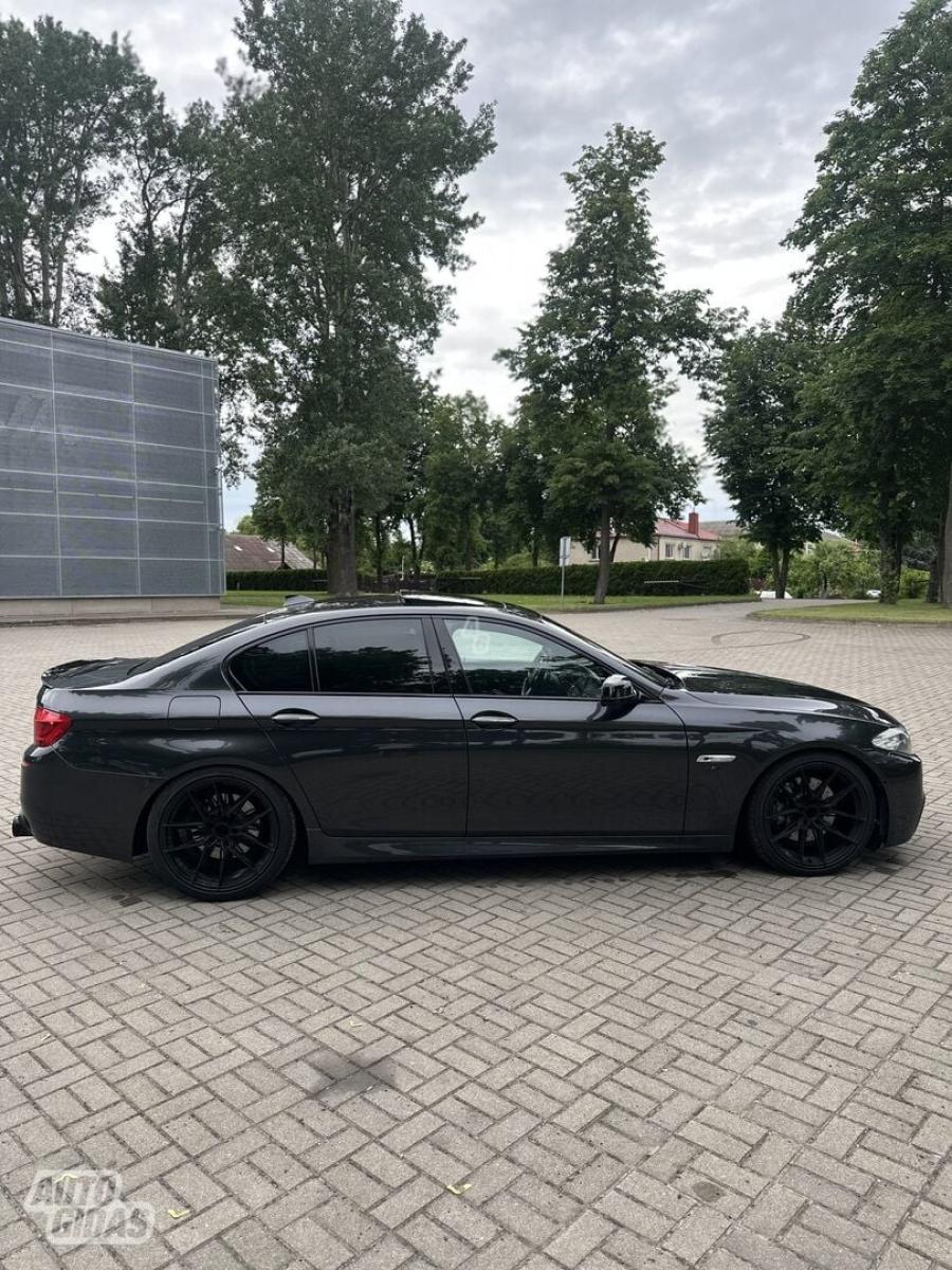Grey BMW 530 2011 in Marijampole, with an engine capacity of 3.00 L and mileage of 369 thousand km for 12800 €, photo 4 on AUTOMOTO.COM.LV