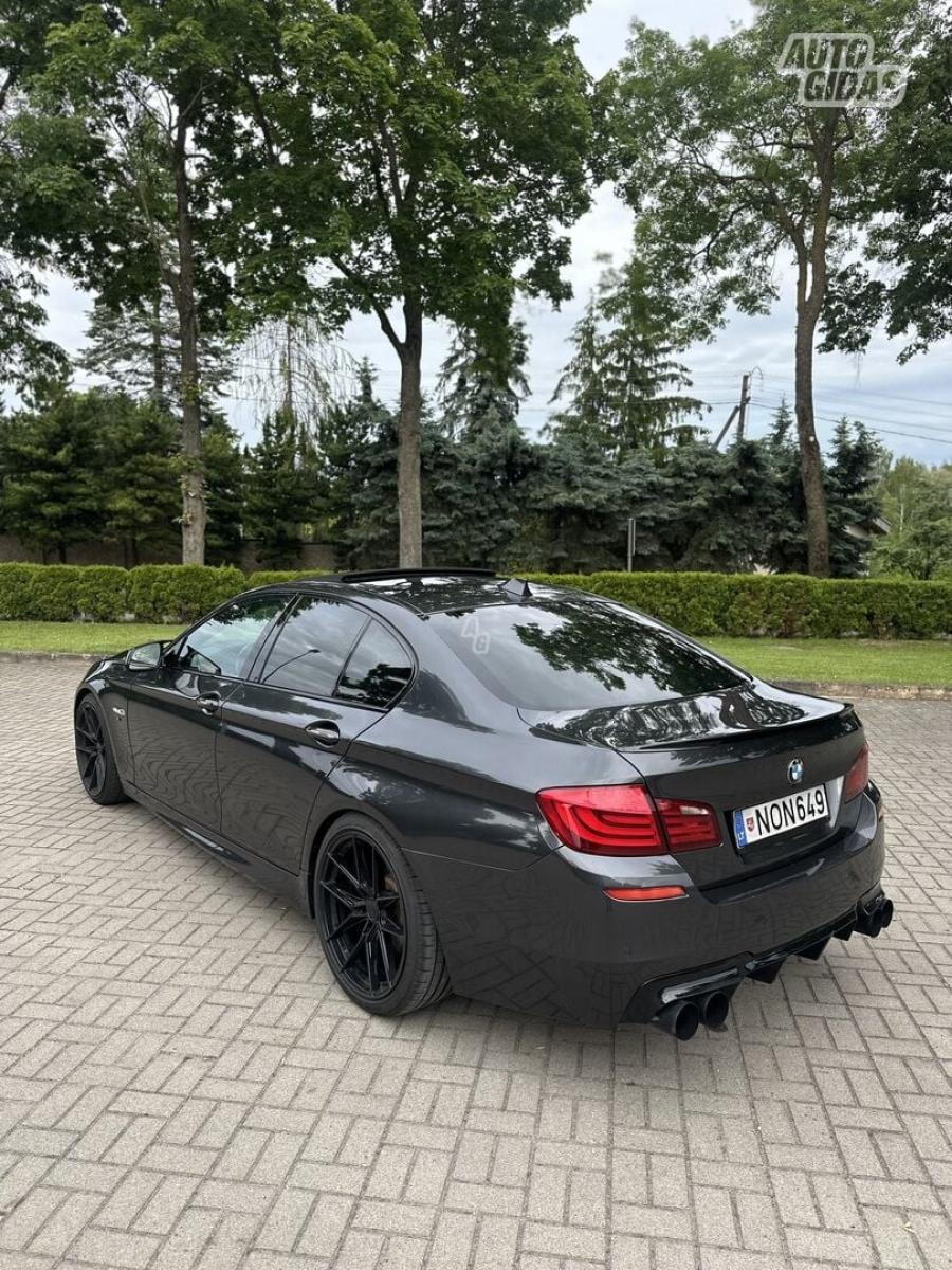 Grey BMW 530 2011 in Marijampole, with an engine capacity of 3.00 L and mileage of 369 thousand km for 12800 €, photo 6 on AUTOMOTO.COM.LV
