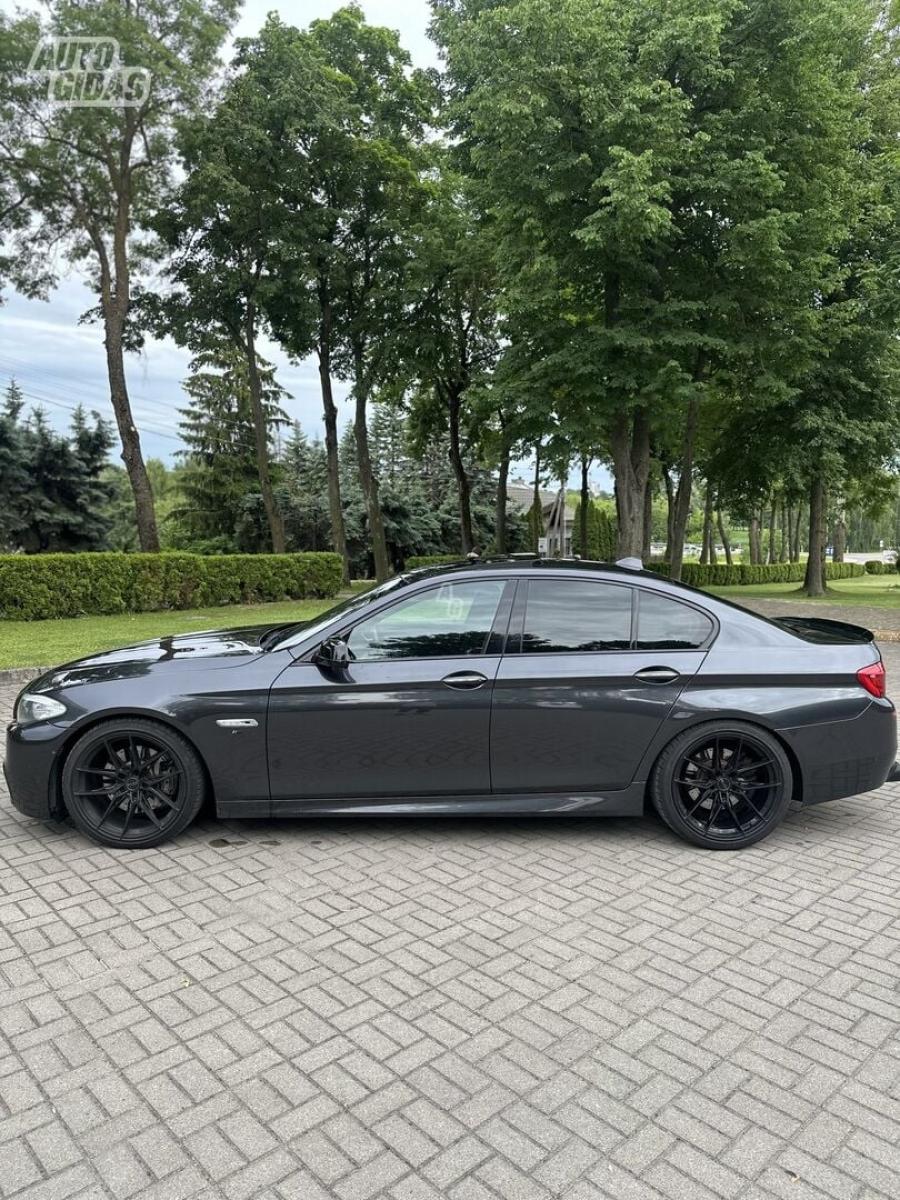 Grey BMW 530 2011 in Marijampole, with an engine capacity of 3.00 L and mileage of 369 thousand km for 12800 €, photo 7 on AUTOMOTO.COM.LV