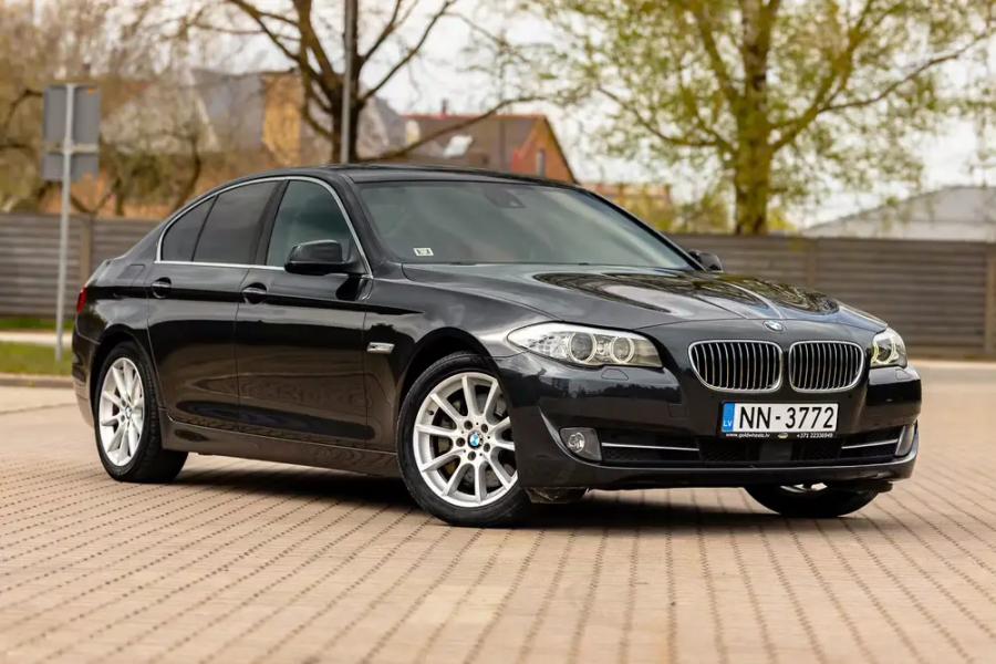 Pelēks BMW 530 2011 Jelgava, ar dzinēja tilpumu 3.00 L un nobraukumu 241 tūkst. km par 9500 €, foto 3 vietnē AUTOMOTO.COM.LV