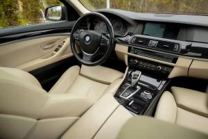 Pelēks BMW 530 2011 Jelgava, ar dzinēja tilpumu 3.00 L un nobraukumu 241 tūkst. km par 9500 €, foto 9 vietnē AUTOMOTO.COM.LV