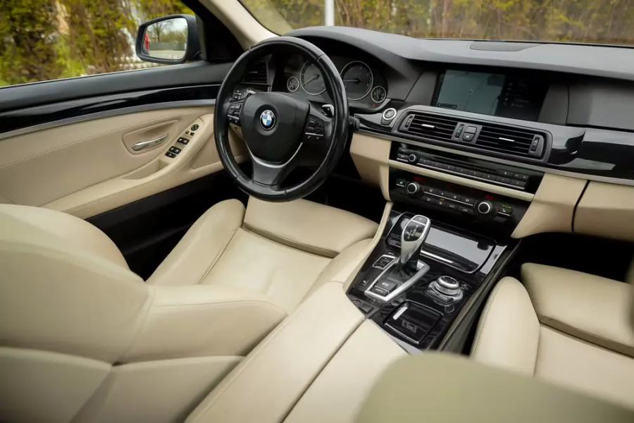 Pelēks BMW 530 2011 Jelgava, ar dzinēja tilpumu 3.00 L un nobraukumu 241 tūkst. km par 9500 €, foto 9 vietnē AUTOMOTO.COM.LV