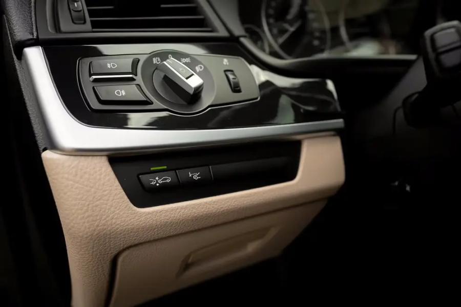 Pelēks BMW 530 2011 Jelgava, ar dzinēja tilpumu 3.00 L un nobraukumu 241 tūkst. km par 9500 €, foto 13 vietnē AUTOMOTO.COM.LV