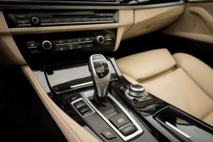 Pelēks BMW 530 2011 Jelgava, ar dzinēja tilpumu 3.00 L un nobraukumu 241 tūkst. km par 9500 €, foto 18 vietnē AUTOMOTO.COM.LV