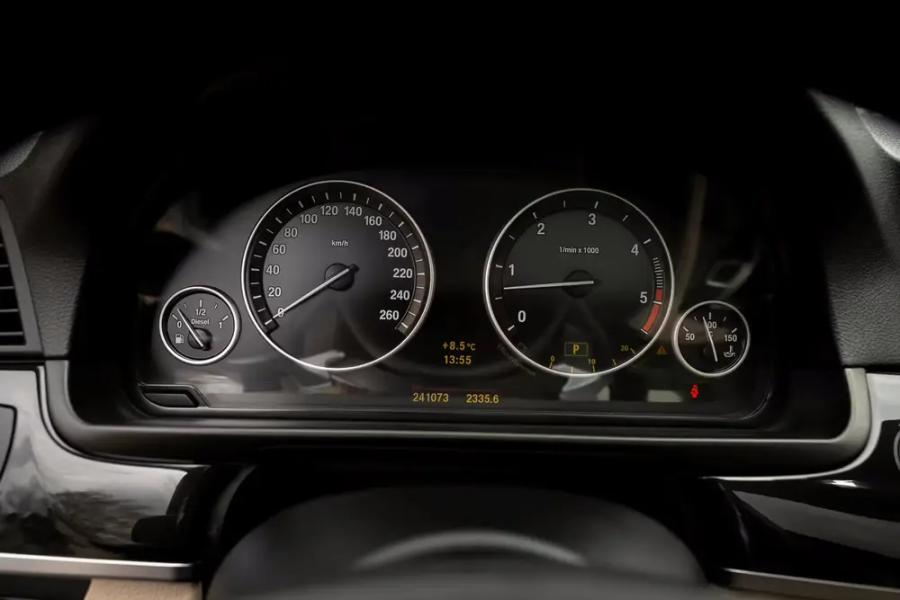 Pelēks BMW 530 2011 Jelgava, ar dzinēja tilpumu 3.00 L un nobraukumu 241 tūkst. km par 9500 €, foto 19 vietnē AUTOMOTO.COM.LV