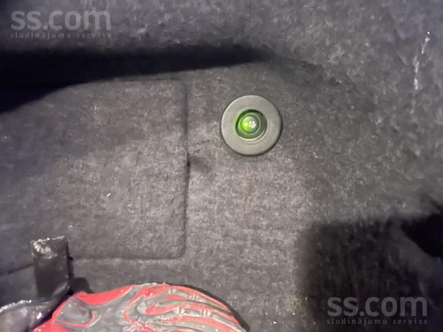 Grey BMW 530 2011 in Riga, with an engine capacity of 3.00 L and mileage of 254 thousand km for 14000 €, photo 5 on AUTOMOTO.COM.LV