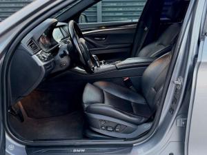 Pelēks BMW 530 2011 Viļņa, ar dzinēja tilpumu 2.99 L un nobraukumu 208 tūkst. km par 8800 €, foto 12 vietnē AUTOMOTO.COM.LV