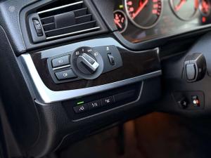 Pelēks BMW 530 2011 Viļņa, ar dzinēja tilpumu 2.99 L un nobraukumu 208 tūkst. km par 8800 €, foto 14 vietnē AUTOMOTO.COM.LV