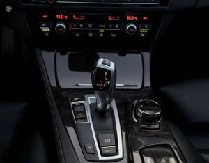 Pelēks BMW 530 2011 Viļņa, ar dzinēja tilpumu 2.99 L un nobraukumu 208 tūkst. km par 8800 €, foto 20 vietnē AUTOMOTO.COM.LV