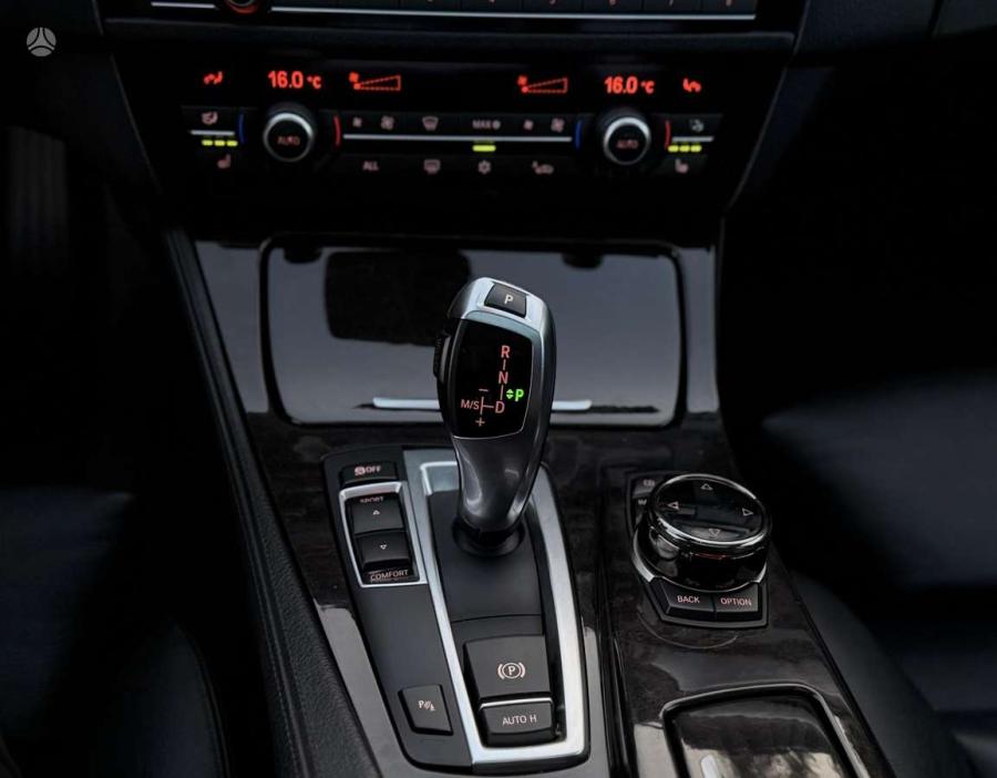 Pelēks BMW 530 2011 Viļņa, ar dzinēja tilpumu 2.99 L un nobraukumu 208 tūkst. km par 8800 €, foto 20 vietnē AUTOMOTO.COM.LV