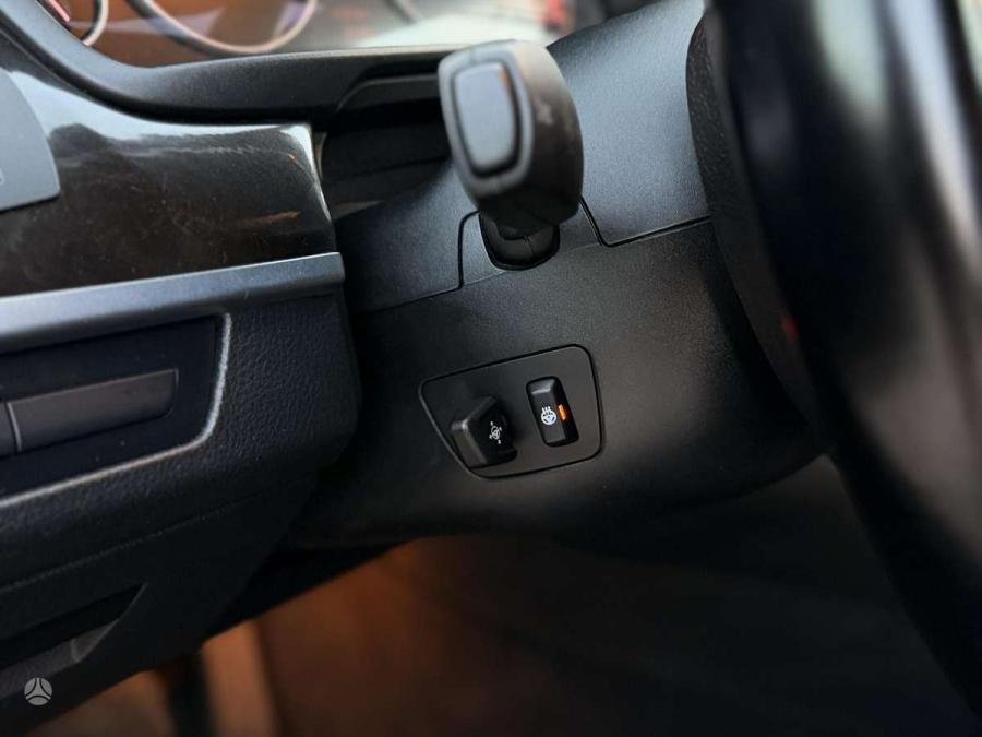 Pelēks BMW 530 2011 Viļņa, ar dzinēja tilpumu 2.99 L un nobraukumu 208 tūkst. km par 8800 €, foto 23 vietnē AUTOMOTO.COM.LV
