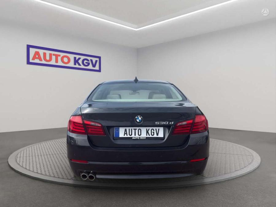 Grey BMW 530 2011 in Klaipeda, with an engine capacity of 3.00 L and mileage of 271 thousand km for 8999 €, photo 5 on AUTOMOTO.COM.LV