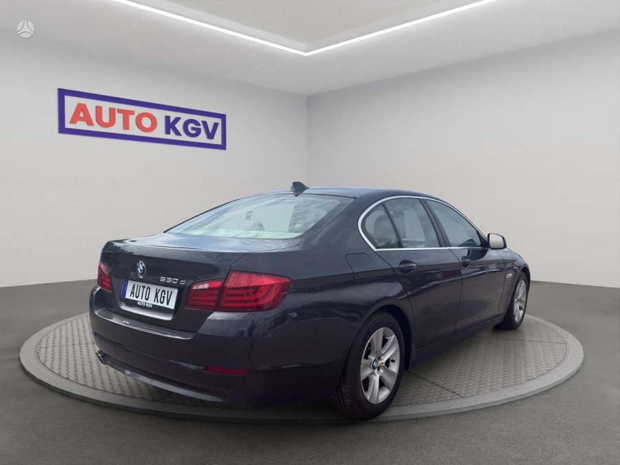 Grey BMW 530 2011 in Klaipeda, with an engine capacity of 3.00 L and mileage of 271 thousand km for 8999 €, photo 6 on AUTOMOTO.COM.LV
