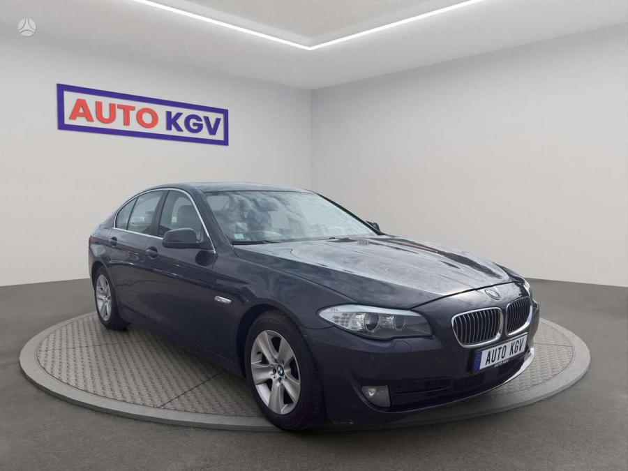Grey BMW 530 2011 in Klaipeda, with an engine capacity of 3.00 L and mileage of 271 thousand km for 8999 €, photo 8 on AUTOMOTO.COM.LV