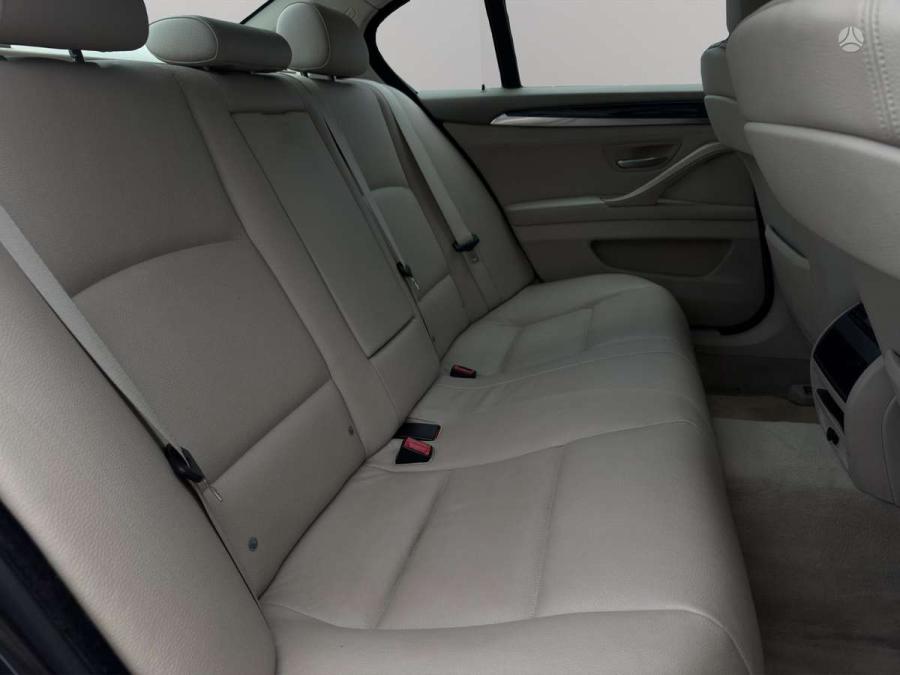 Grey BMW 530 2011 in Klaipeda, with an engine capacity of 3.00 L and mileage of 271 thousand km for 8999 €, photo 10 on AUTOMOTO.COM.LV