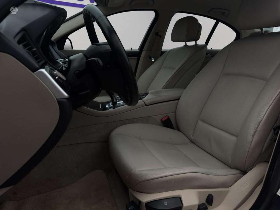Grey BMW 530 2011 in Klaipeda, with an engine capacity of 3.00 L and mileage of 271 thousand km for 8999 €, photo 15 on AUTOMOTO.COM.LV